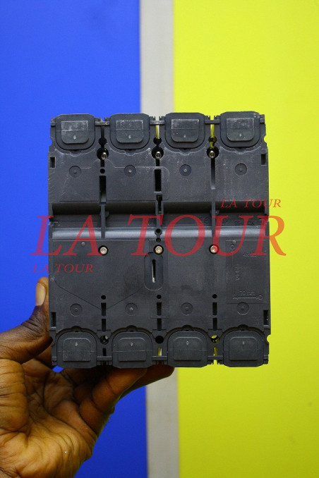 COMPACT TETRAPOLAIRE 160A (NSX160F) SCHNEIDER