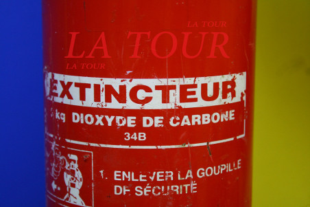 EXTINCTEUR CO2 EVAPORISATEUR DE DIOXYDE D CARBONE 02KG (34B) DESAUTEL