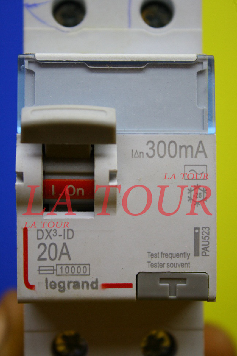 DISJONCTEUR BIPOLAIRE 20A DIFFERENTIEL 300MA (411504) LEGRAND GRIS