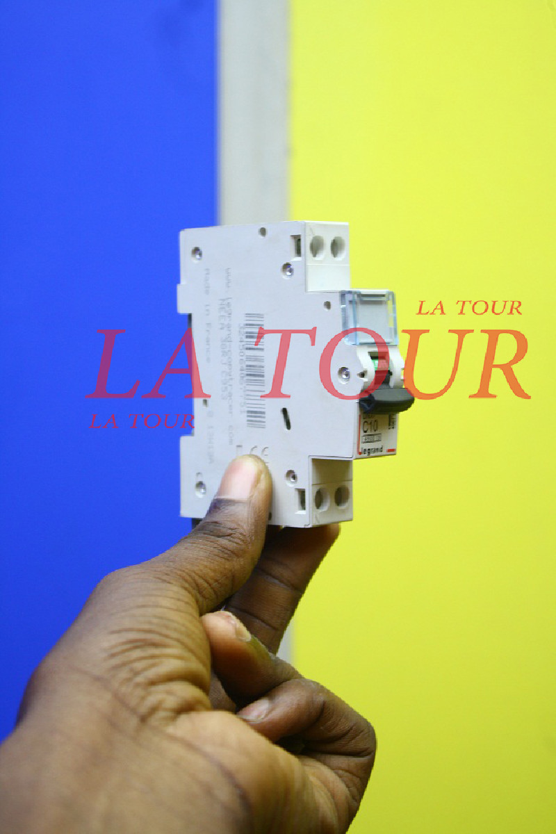 DISJONCTEUR DPN 10A LEGRAND GRIS CLAIR