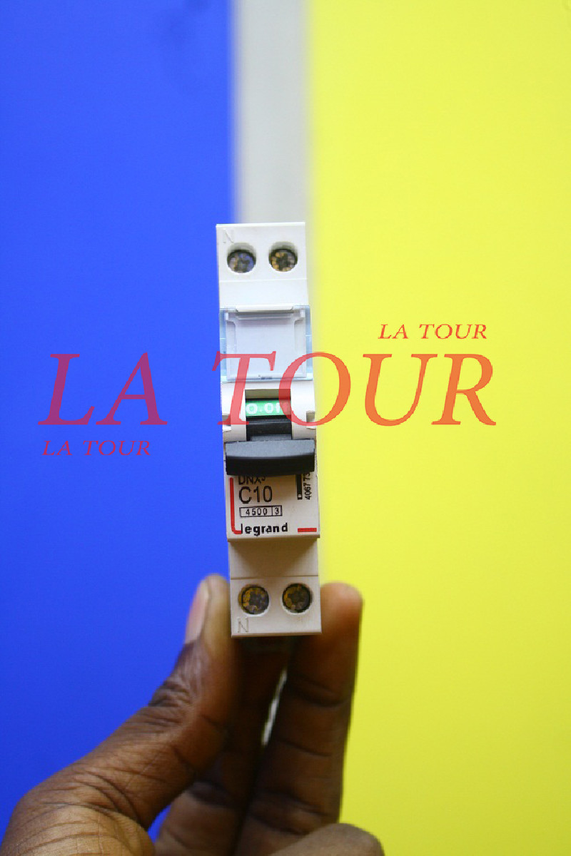 DISJONCTEUR DPN 10A LEGRAND GRIS CLAIR