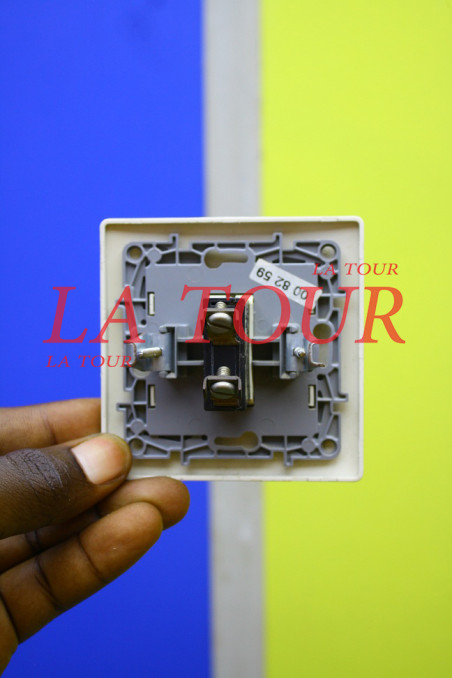 DISMATIQUE LEGRAND NILOE REF.(008259) GERMANY C€ 20A IVOIR