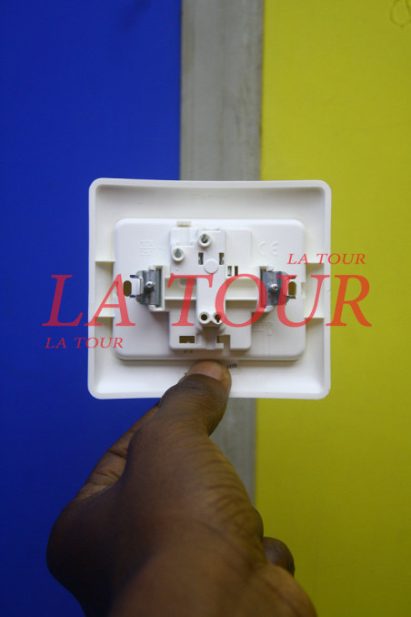 INTERRUPTEUR SIMPLE ALLUMAGE REF.(782100) LEGRAND KAPTIKA BLANC