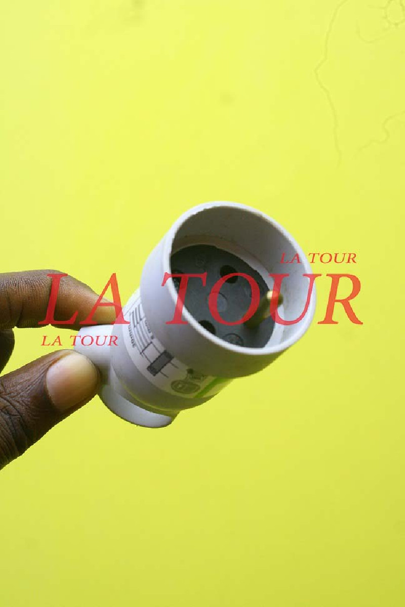 FICHE FEMELLE 2P+T REF.(HE18) YAKI ELECTRIC GRIS