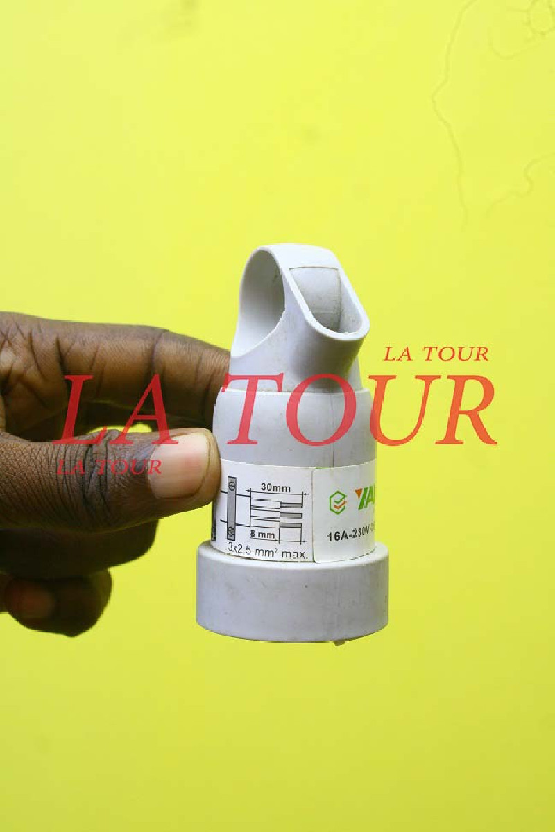 FICHE FEMELLE 2P+T YAKI ELECTRIC GRIS