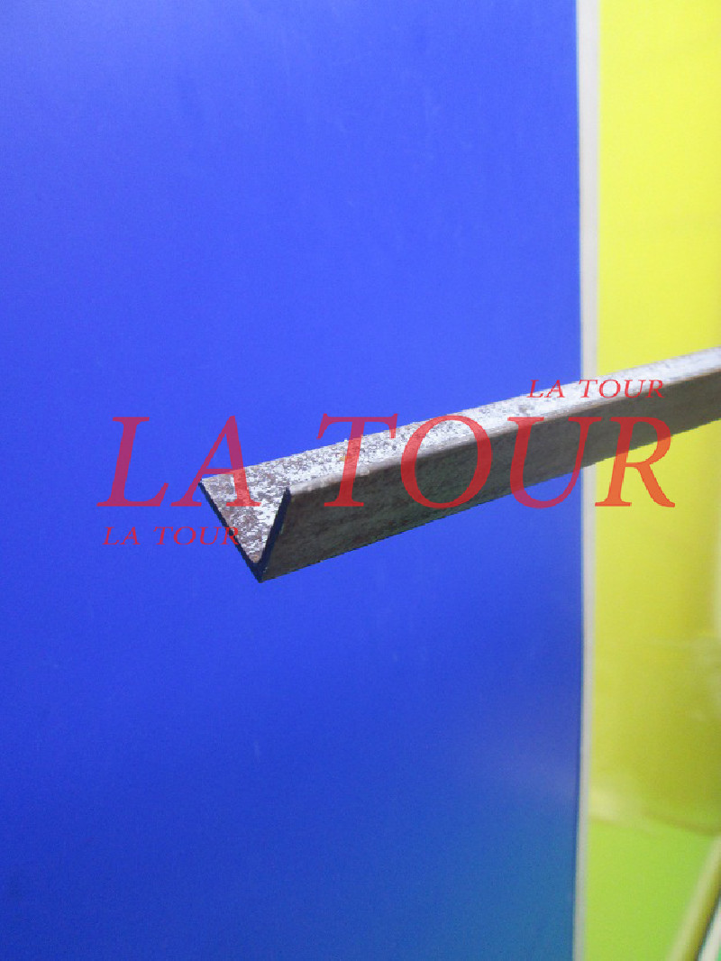 FER CORNIÈRE ACIER NOIR 5,80ML 60x60x05,00MM