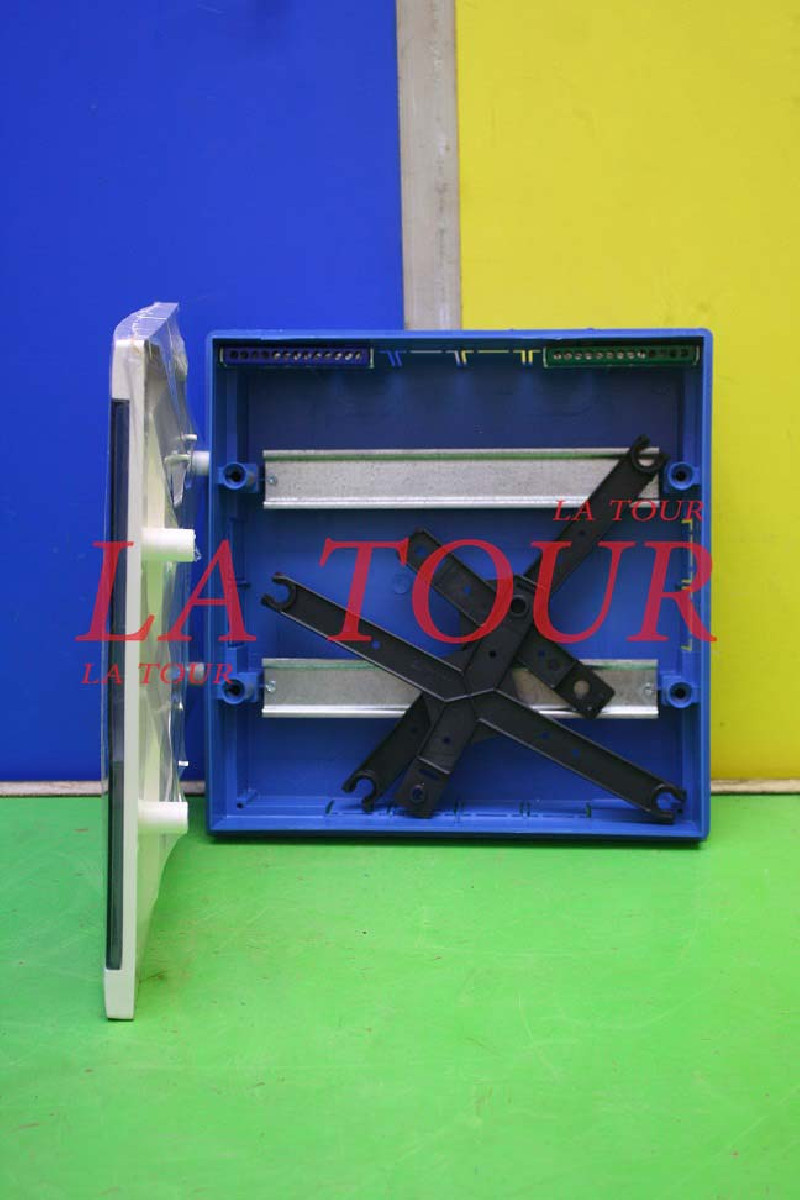COFFRET ELECTRIQUE ENCASTRE 26 MODULES INGELEC (2726/E) FUMÉE BLEU
