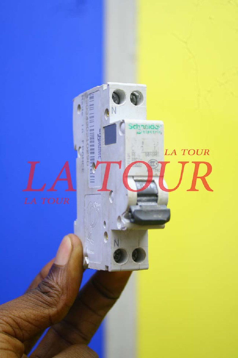 DISJONCTEUR DPN 10A SCHNEIDER GRIS CLAIR