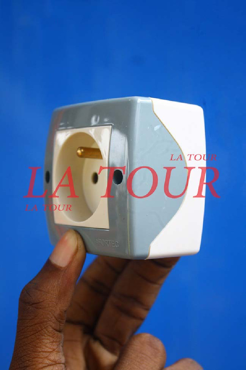 PRISE 2P+T ÉTANCHE APPARENT REF.(6896) INGELEC AFORTEC BEIGE GRIS